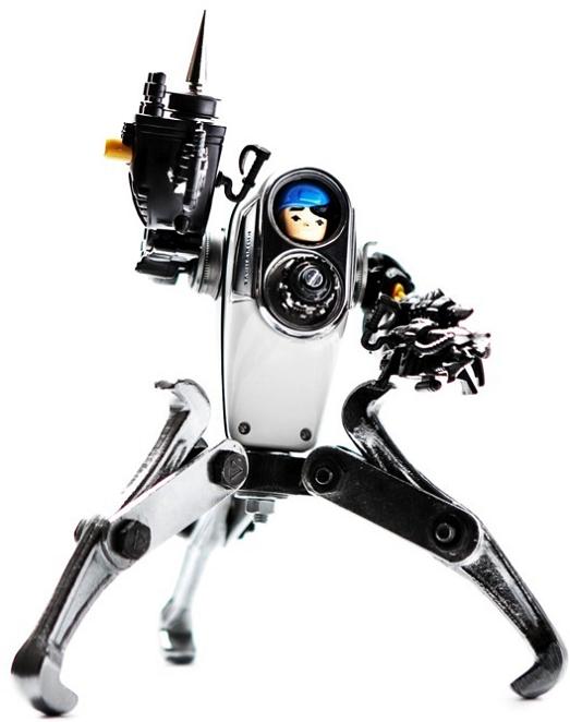 Incredible Robot Sculptures Made from Old Electronic Parts - TwistedSifter