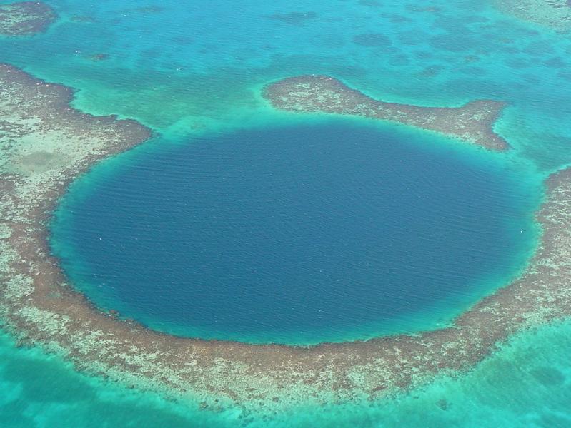The Great Blue Hole in Belize » TwistedSifter