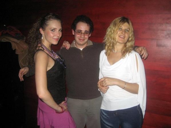 25 Funniest ‘Hover Hand’ Pictures » TwistedSifter