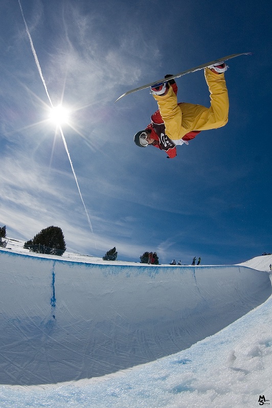 The 5 Essential Snowboard Grabs [20 Pics] » TwistedSifter
