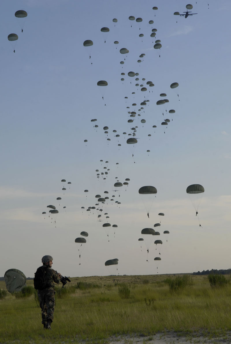 Picture of the Day: US Paratroopers » TwistedSifter