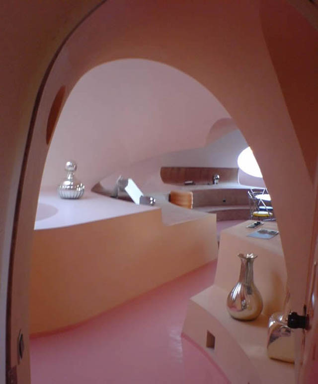 Pierre Cardin's Bubble House 'Palais Bulles' by Antti Lovag - TwistedSifter