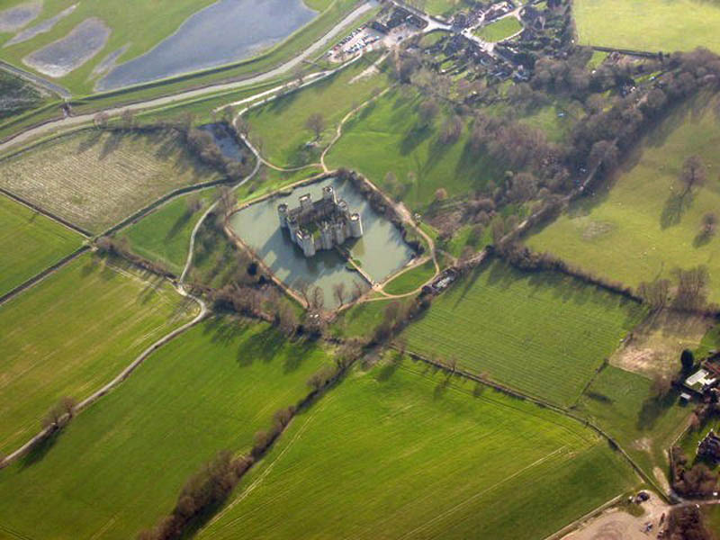20 Impressive Moats Around the World » TwistedSifter