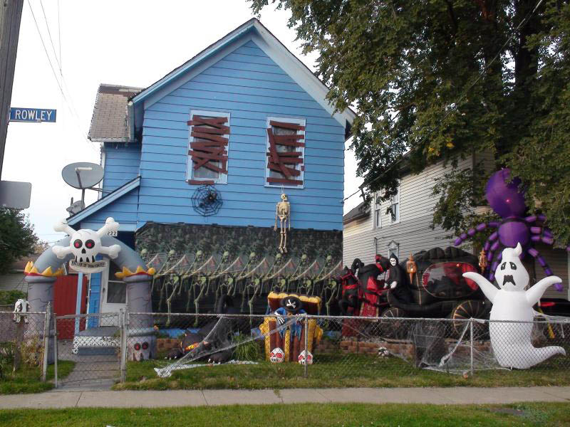 15 Awesome Front Yard Halloween Displays - TwistedSifter