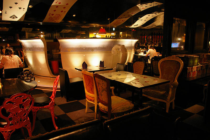 3 Bizarre Theme Restaurants in Tokyo, Japan - TwistedSifter