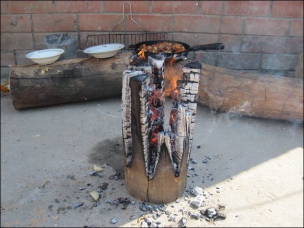 How To Make a Stove from a Single Log » TwistedSifter