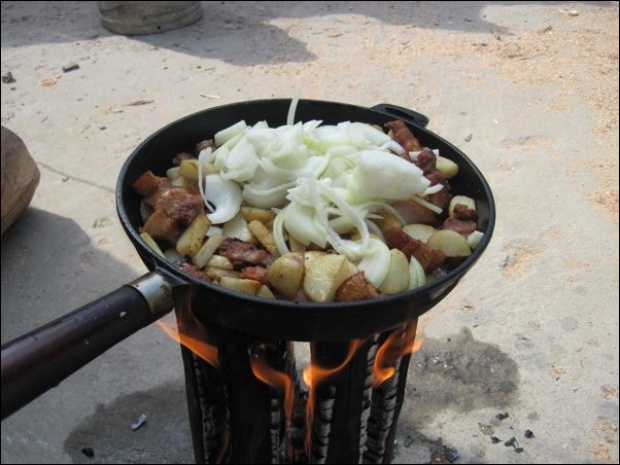 How To Make a Stove from a Single Log » TwistedSifter
