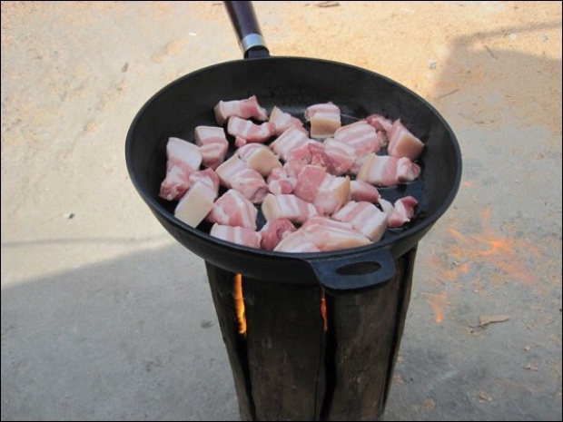 How To Make a Stove from a Single Log » TwistedSifter
