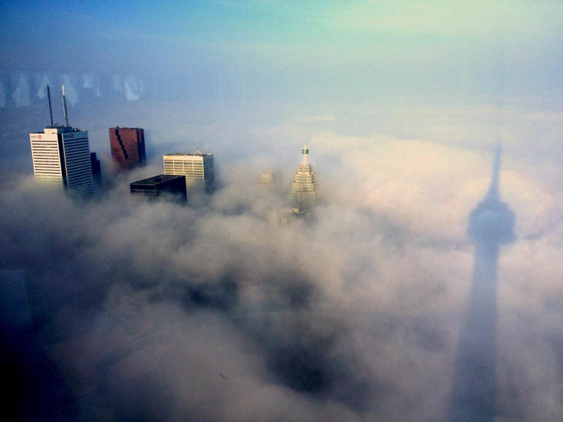 Picture of the Day: Overlooking A Foggy Toronto from the CN Tower ...