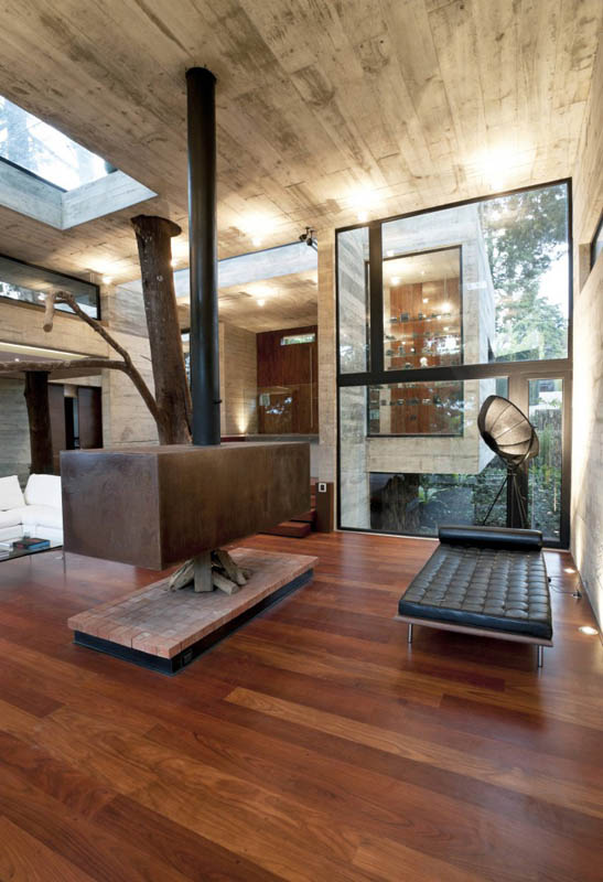 An Incredible Home in the Forest With Trees Growing Through It ...