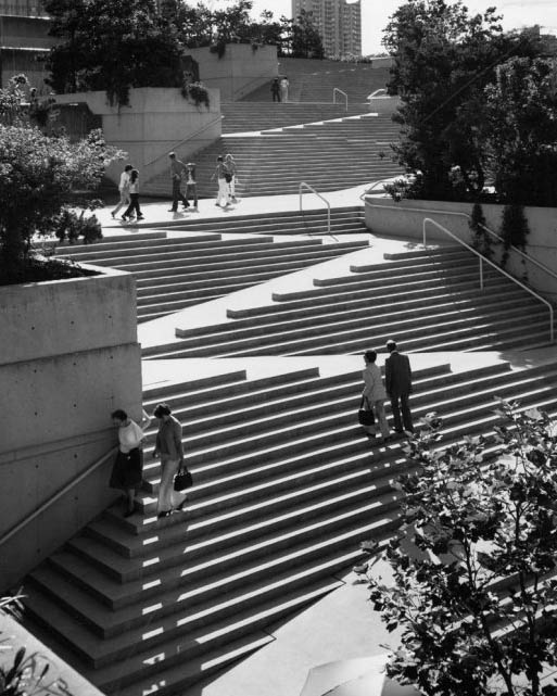 8 Amazing Examples of Ramps Blended Into Stairs » TwistedSifter