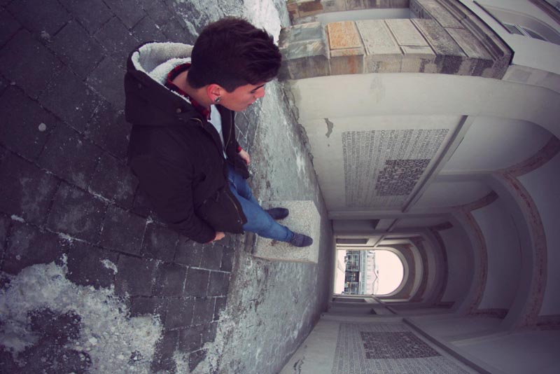 Picture of the Day: Playing with Perspective - TwistedSifter