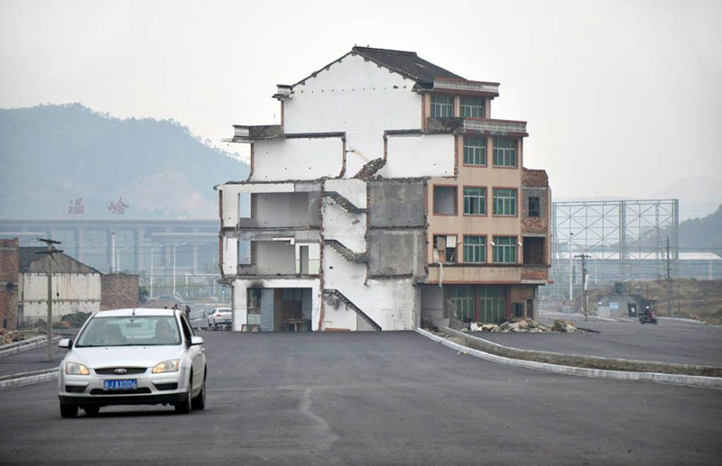 China Builds Highway Around House That Refuses to Move » TwistedSifter