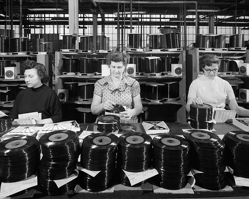 Industry and Architecture in Mid 20th Century America - TwistedSifter