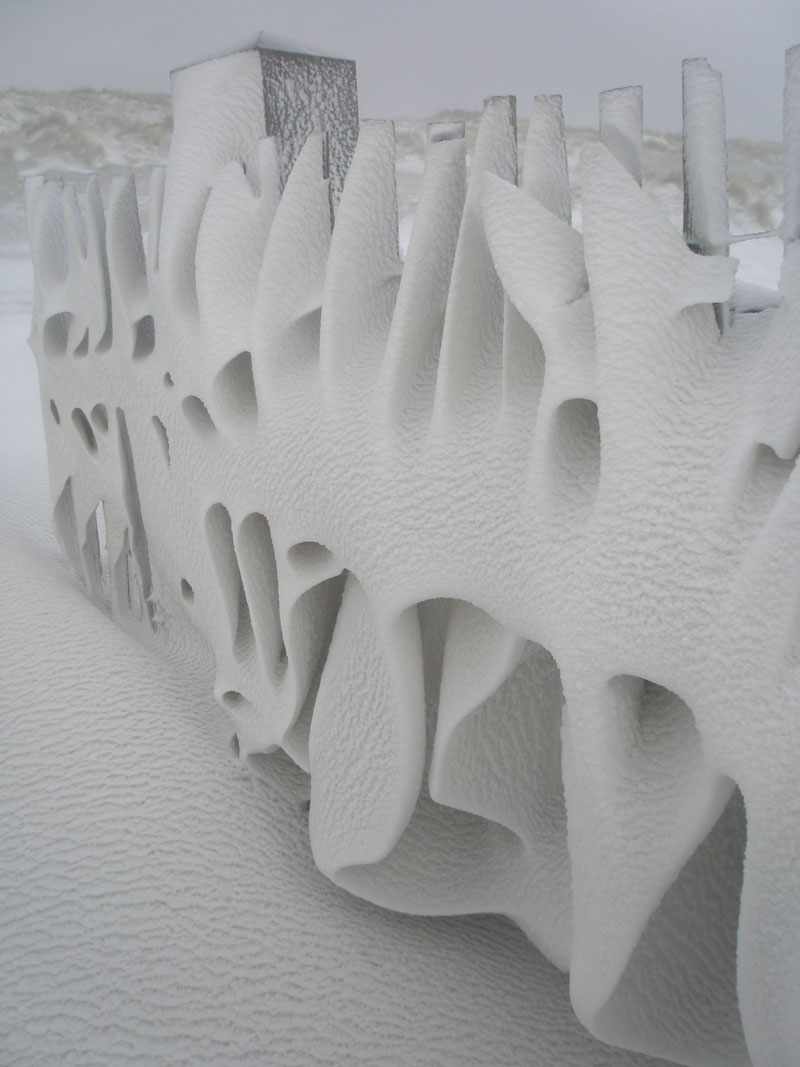 Picture of the Day: Artistic Snowdrift » TwistedSifter