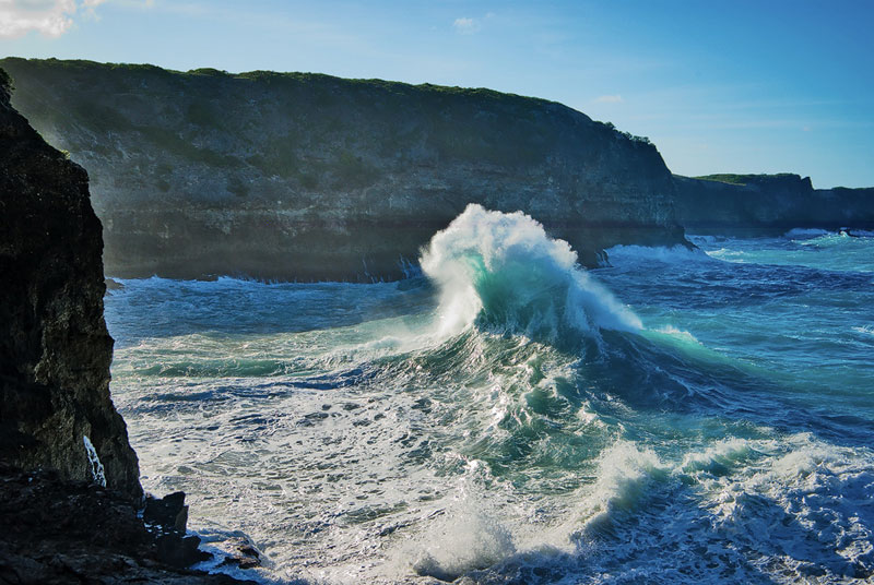 Picture of the Day: Crashing Waves in the Caribbean » TwistedSifter