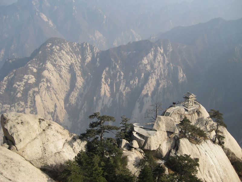 China's Cliffside Plank Path Will Give you Goose Bumps - TwistedSifter