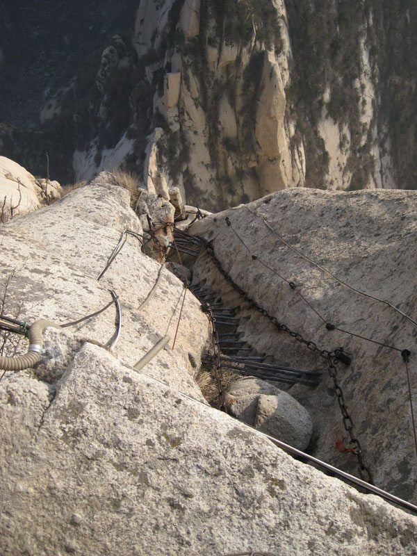 China's Cliffside Plank Path Will Give you Goose Bumps - TwistedSifter