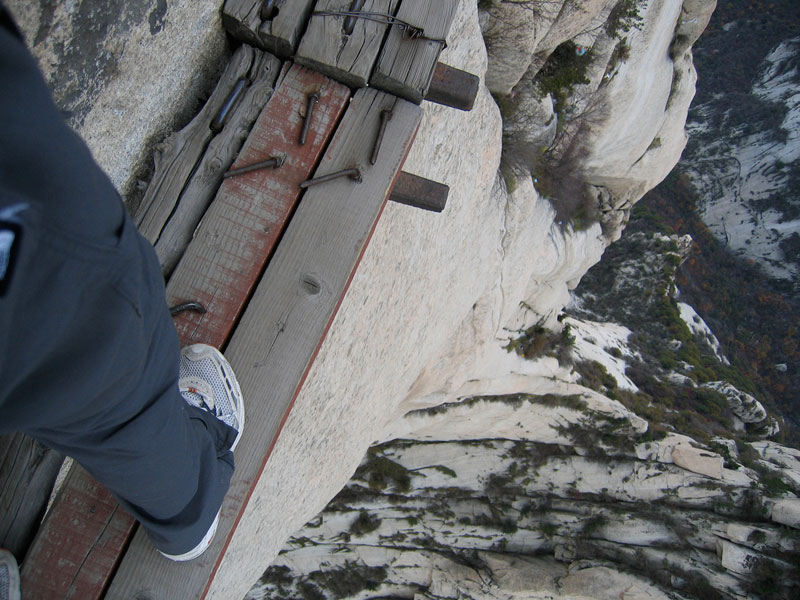 China's Cliffside Plank Path Will Give you Goose Bumps - TwistedSifter
