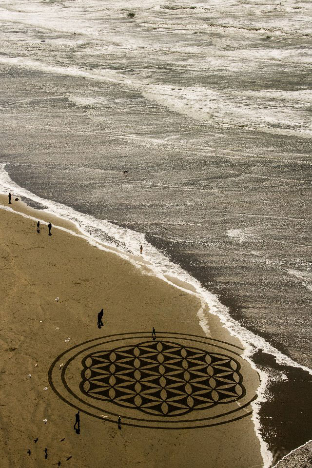 Artist Uses Rake to Create Incredible Works of Art on the Beach ...