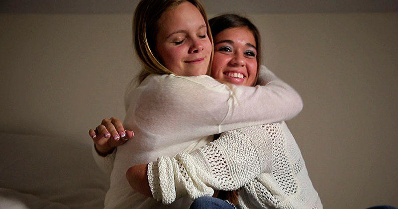 These Two Were Born With One Arm. They’re Best Friends Online but Have ...