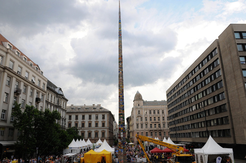 Picture of the Day: The World’s Tallest Lego Tower » TwistedSifter
