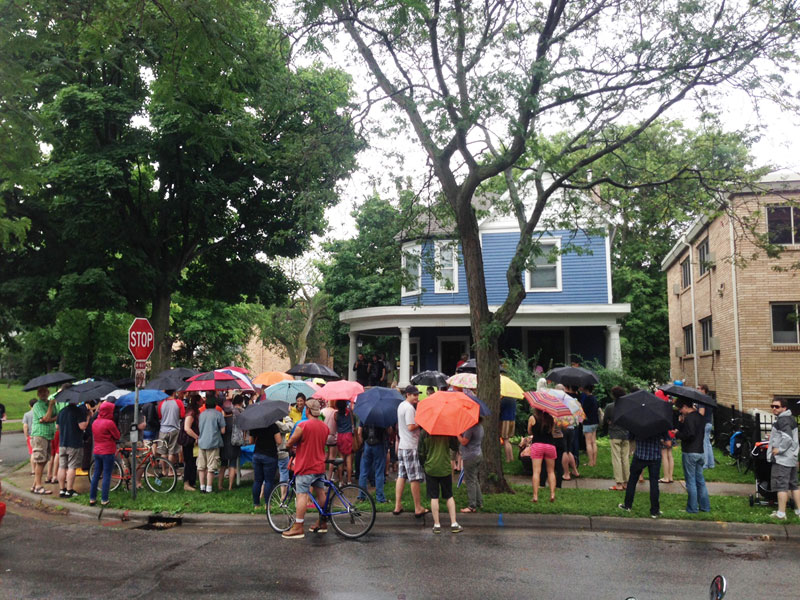 Kid Puts Up Poster for Free Piano Concert. Event Goes Viral and ...