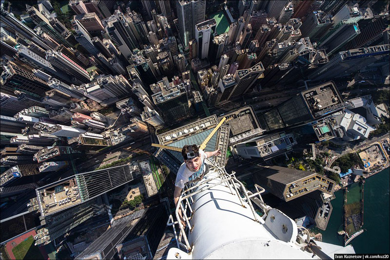 12 Photos That Look Straight Down from Perilous Heights » TwistedSifter