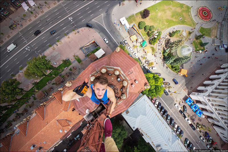 12 Photos That Look Straight Down from Perilous Heights » TwistedSifter