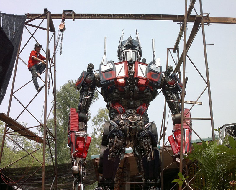 20 ft Transformers Made from Old Car Parts » TwistedSifter