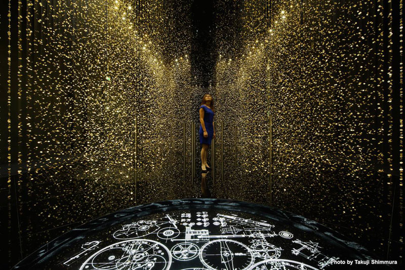 Art Installation Suspends 80,000 Shimmering Watch Plates for People to ...