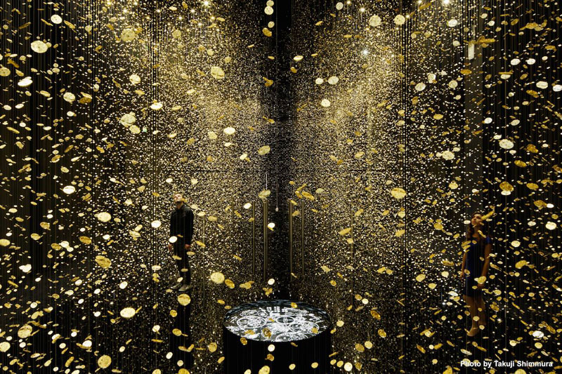 Art Installation Suspends 80,000 Shimmering Watch Plates for People to ...