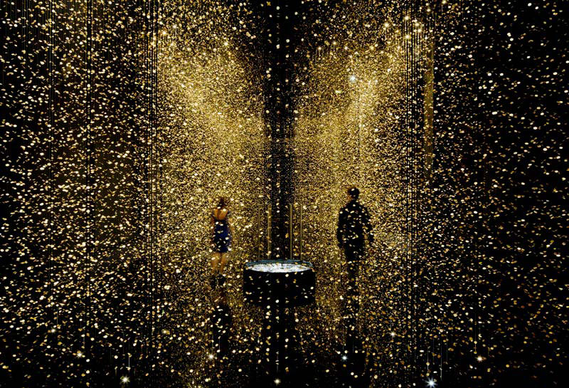 Art Installation Suspends 80,000 Shimmering Watch Plates for People to ...