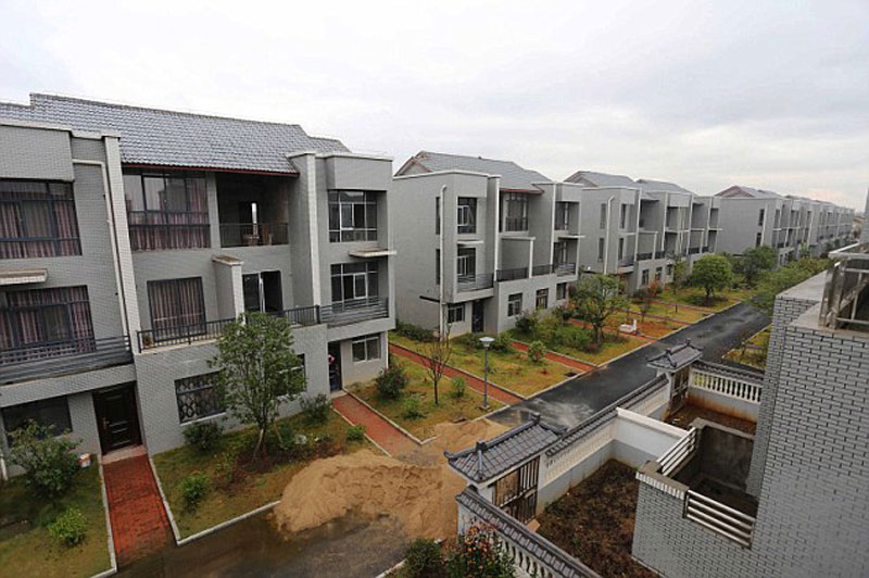 Chinese Millionaire Returns to Village, Builds Residents Free Luxury ...