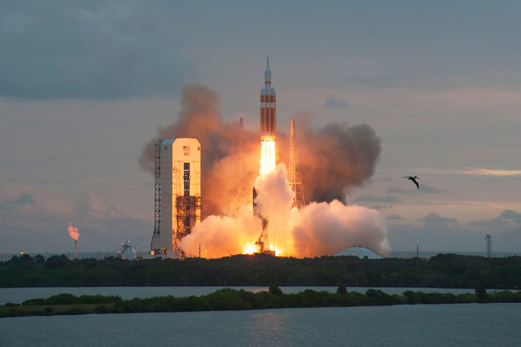 17 HQ Photos from NASA’s Orion Launch » TwistedSifter