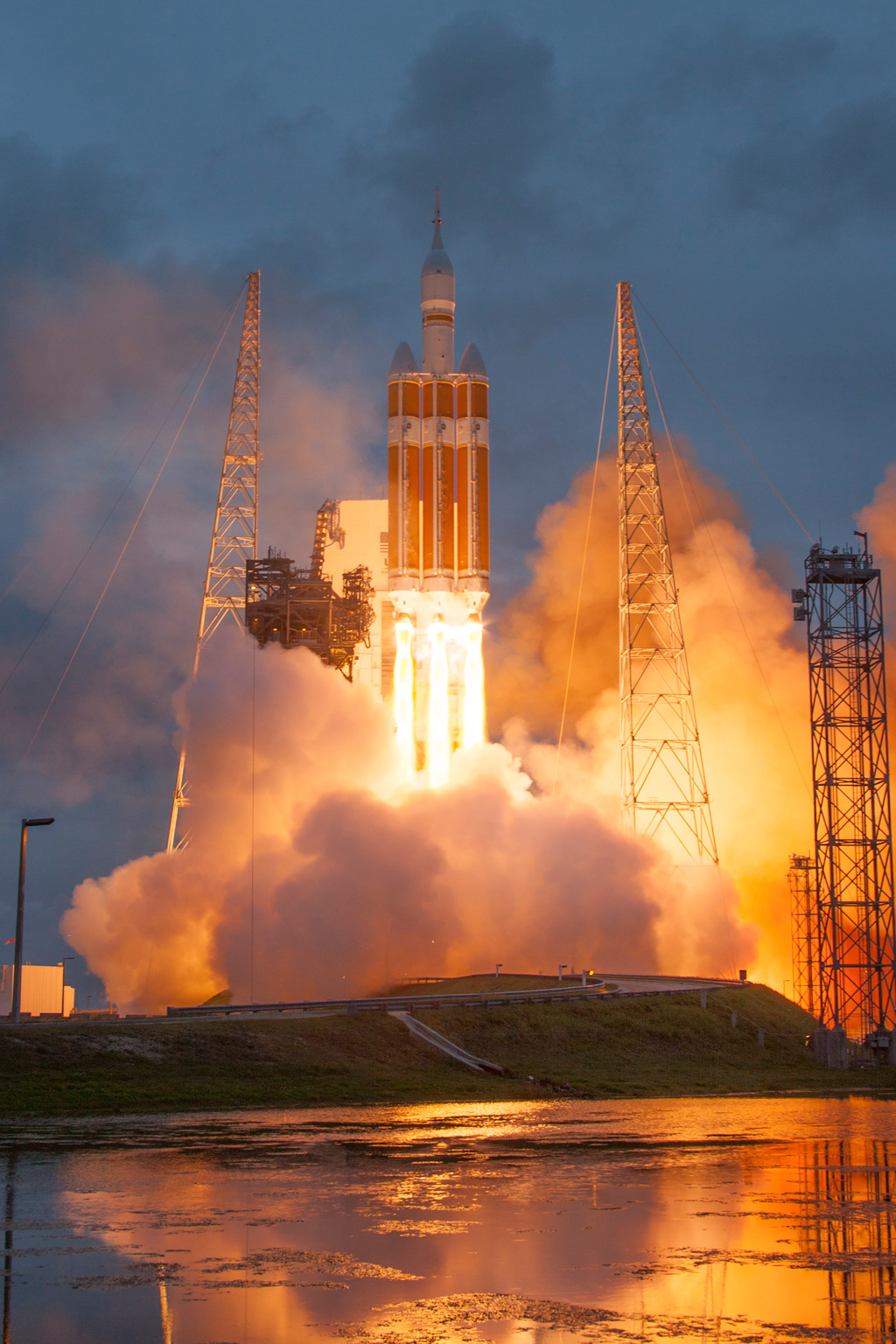 17 HQ Photos from NASA’s Orion Launch » TwistedSifter