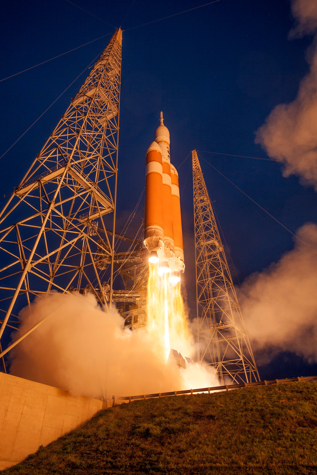 17 HQ Photos from NASA’s Orion Launch » TwistedSifter