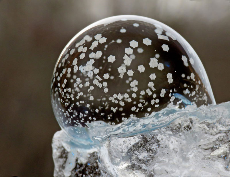What Happens When You Blow Soap Bubbles in Freezing Cold Weather ...