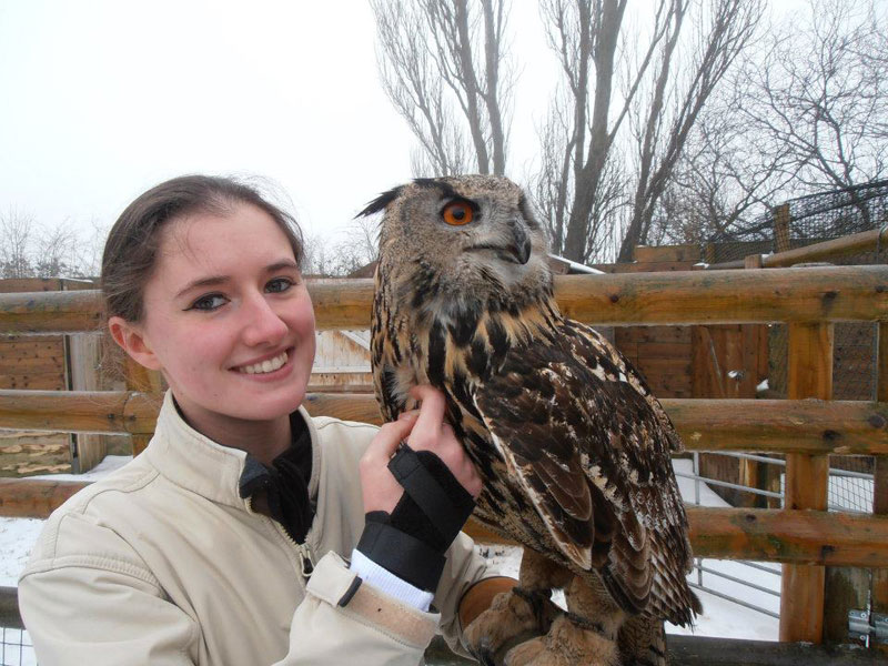 Handler Shares Her Amazing Images With Birds of Prey » TwistedSifter