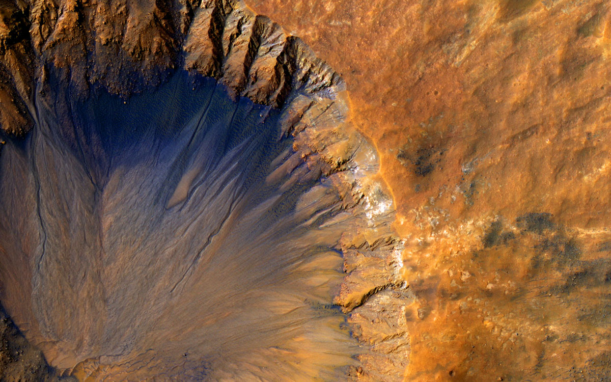 Picture of the Day: Fresh Crater on Mars » TwistedSifter