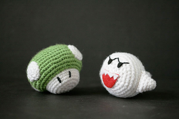 Artist Hides Mini Crochet Characters for People to Find at Comic-Con ...