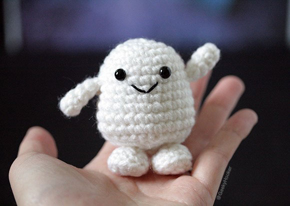 Artist Hides Mini Crochet Characters for People to Find at Comic-Con ...