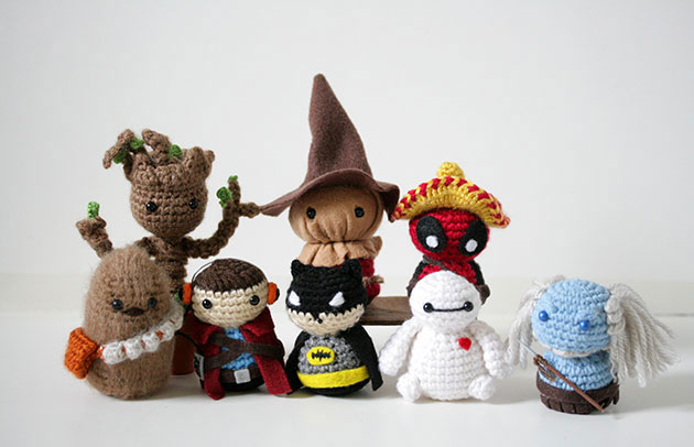 Artist Hides Mini Crochet Characters for People to Find at Comic-Con ...