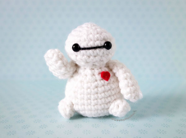 Artist Hides Mini Crochet Characters for People to Find at Comic-Con ...