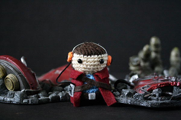 Artist Hides Mini Crochet Characters for People to Find at Comic-Con ...