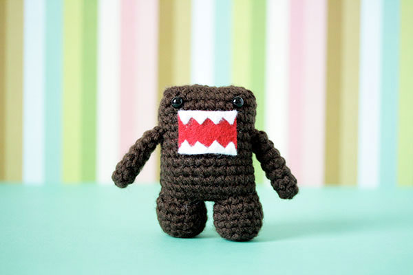 Artist Hides Mini Crochet Characters for People to Find at Comic-Con ...