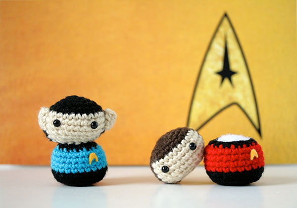 Artist Hides Mini Crochet Characters for People to Find at Comic-Con ...