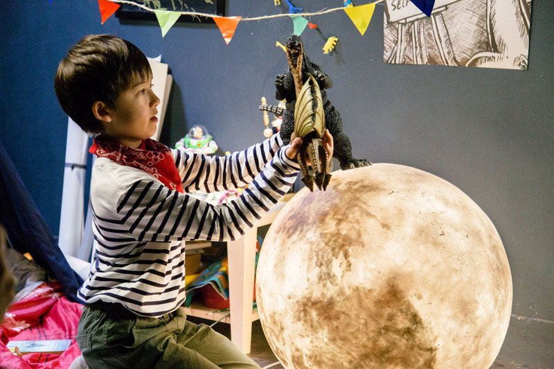 A Lantern That Looks Like the Moon - TwistedSifter