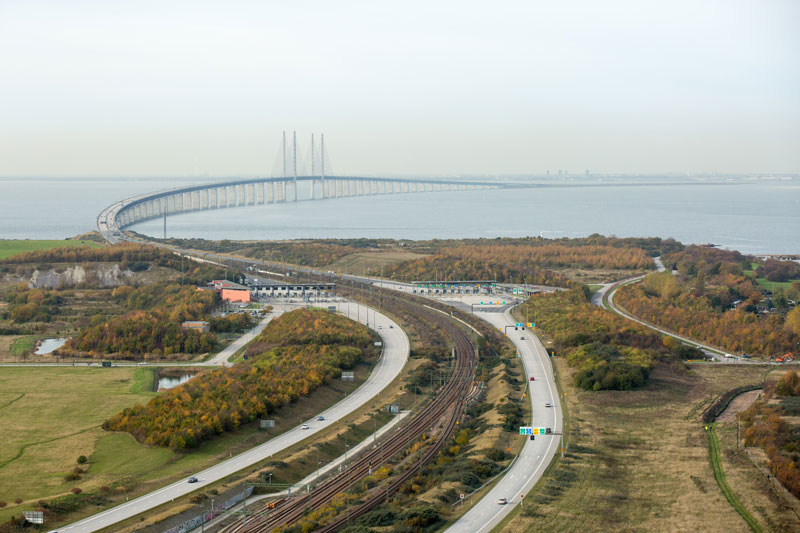 This Amazing Bridge Turns Into a Tunnel and Connects Denmark and Sweden ...