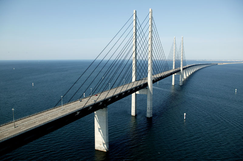 This Amazing Bridge Turns Into a Tunnel and Connects Denmark and Sweden ...